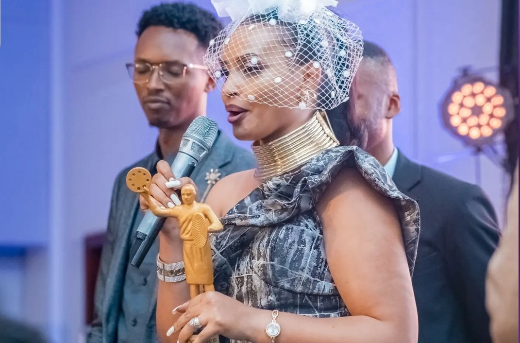 Urakoze Yesu - Bahavu Jeannette wahize abandi muri Rwanda (…)