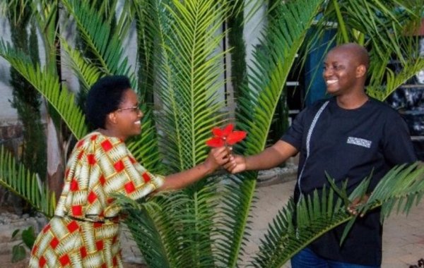 Bahora mu Ijuru rito! Uko Pastor Desire yagiye gutereta Adda (…)