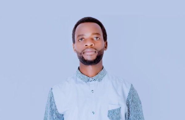 Umuramyi Mugisha Clement yavuze imyato 'Mwalimu' mu ndirimbo (…)